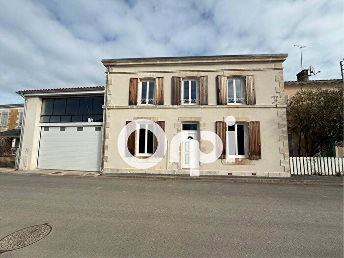 Maison à louer - Cramchaban - 5 pièces - 4 chambres