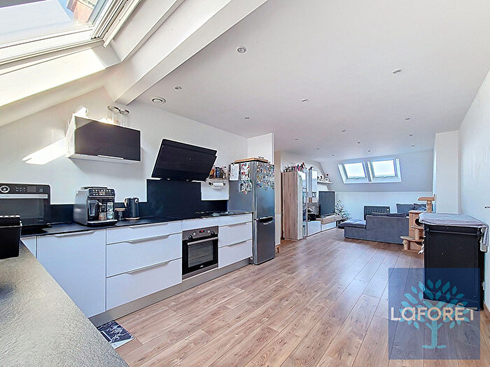 Appartement à vendre - Étampes, Centre-Ville - 4 pièces - 2 chambres