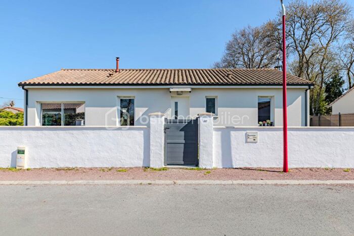 Maison à vendre - Cubnezais - 5 pièces - 4 chambres