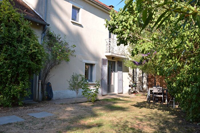 Maison 7 pièces à Dampierre-en-Yvelines, à vendre