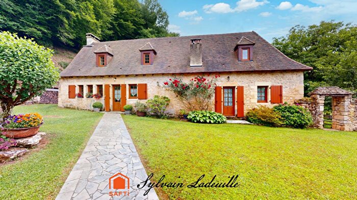 Maison à vendre - Les Eyzies-de-Tayac-Sireuil - 10 pièces - 7 chambres