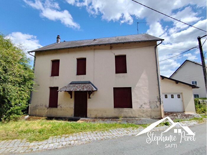 Maison 7 pièces à La Courtine, à vendre
