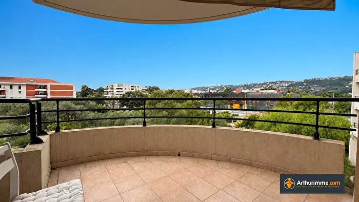 Nice, Saint-Isidore : Appartement 3 pièces à vendre