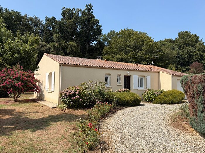 Maison 4 pièces à vendre à Saint-Simon-de-Pellouaille