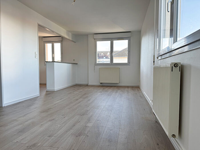 Appartement à louer - Arpajon-sur-Cère - 3 pièces - 2 chambres