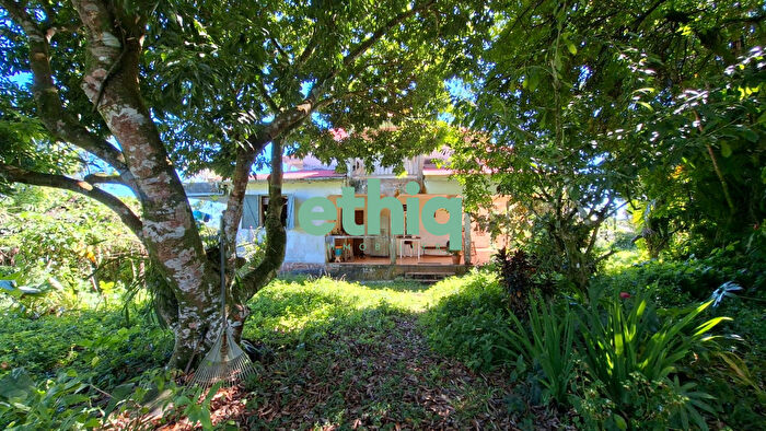 Maison à vendre - Capesterre-Belle-Eau - 6 pièces - 4 chambres