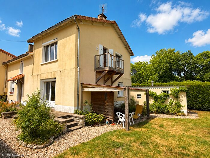 Aigre - Maison 5 pièces à vendre