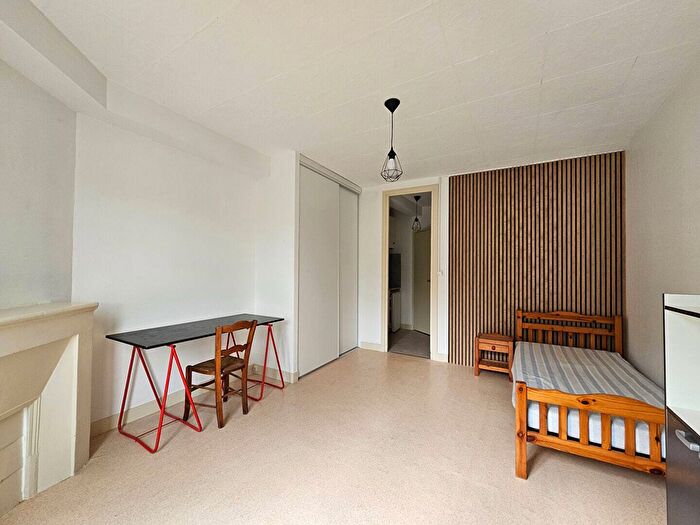 Appartement à louer - Centre Ville, La Couronne - 1 pièce