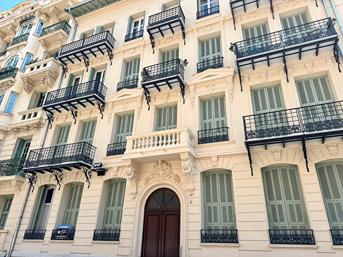 Appartement 4 pièces à louer - Nice, Carré d'or