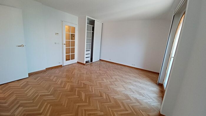 Appartement à louer - Issy-les-Moulineaux, Centre-ville, Corentin Celton, Les Varennes - 1 pièce