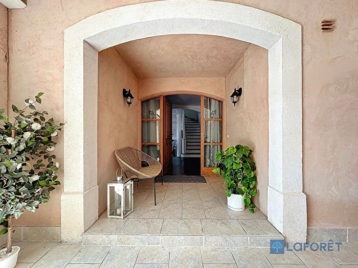 Maison à vendre - Châteauneuf-Grasse - 8 pièces - 5 chambres