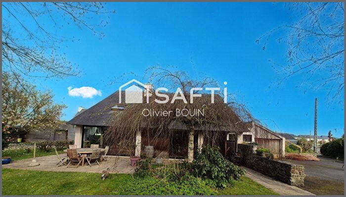 Maison à vendre - Guimiliau - 9 pièces - 5 chambres