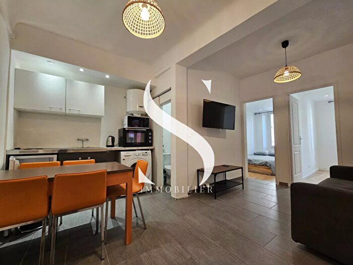 Appartement à louer - Vallauris, Centre-ville - 3 pièces - 2 chambres