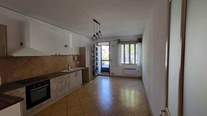 Maison 3 pièces à louer à Aureille