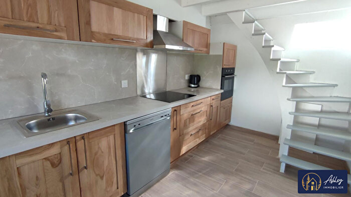 Maison à louer - Neuvic - 5 pièces - 3 chambres