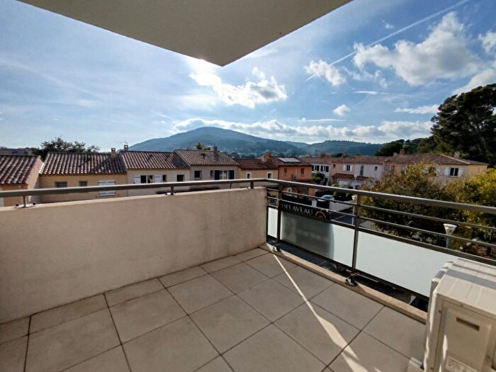 Appartement à louer - Cuers - 2 pièces - 1 chambre