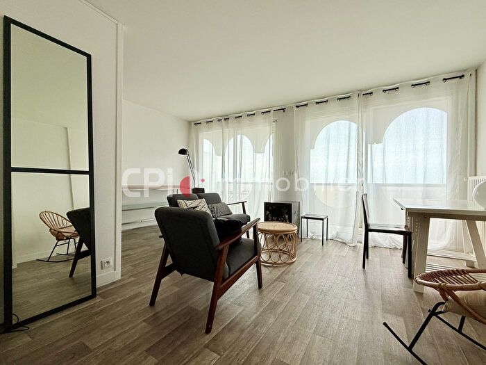 Appartement à vendre - Quartiers Ouest, Bourg lEvesque - 1 pièce