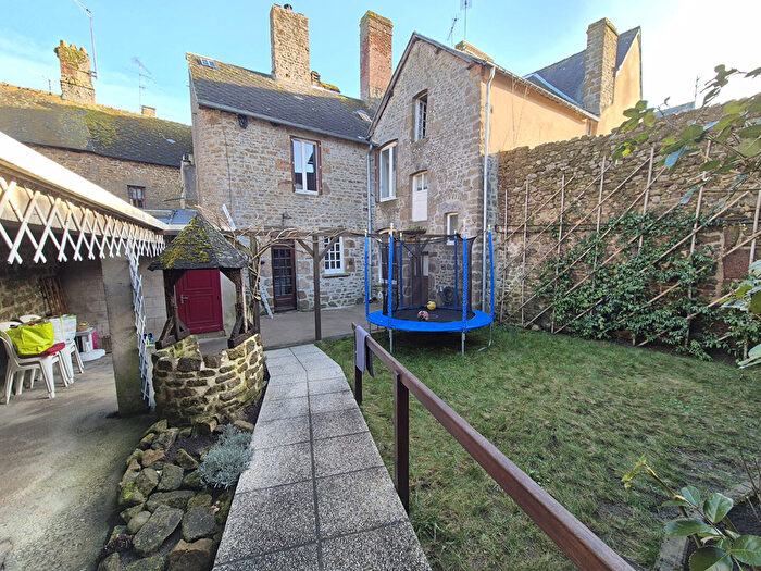 Maison à vendre - Lassay-les-Châteaux - 7 pièces - 4 chambres