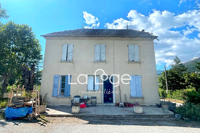 Maison à vendre - La Roche-des-Arnauds - 8 pièces - 5 chambres