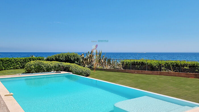 Maison à vendre - Roquebrune-sur-Argens - 7 pièces - 5 chambres