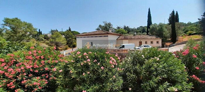 Appartement à louer - Village, Roquebrune-sur-Argens - 3 pièces - 2 chambres