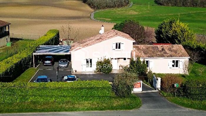 Maison 6 pièces à Magnac-Lavalette-Villars, à vendre