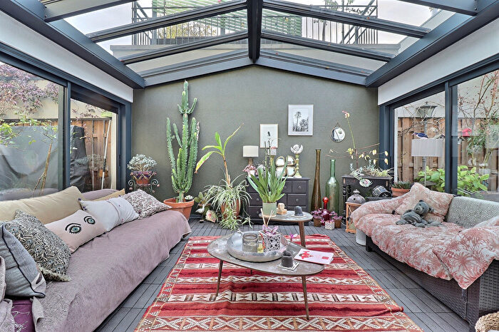 Appartement à vendre - Colombes, Agent Sarre - 6 pièces - 3 chambres