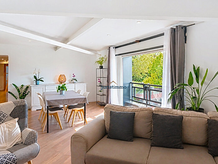 Camaret-sur-Aigues : Appartement 6 pièces à vendre