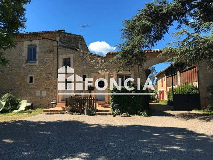 Appartement à louer - Capouchiné, Nîmes - 1 pièce