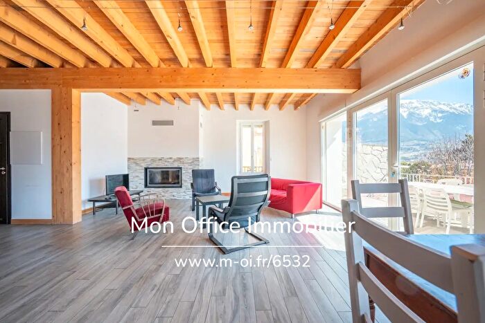 Maison à vendre - Embrun - 6 pièces - 5 chambres