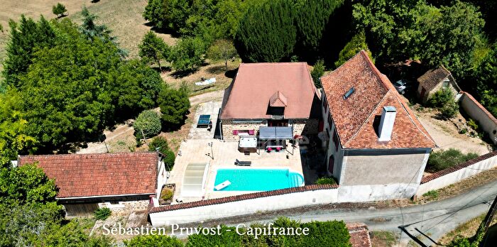 Sarrazac : Maison 11 pièces à vendre