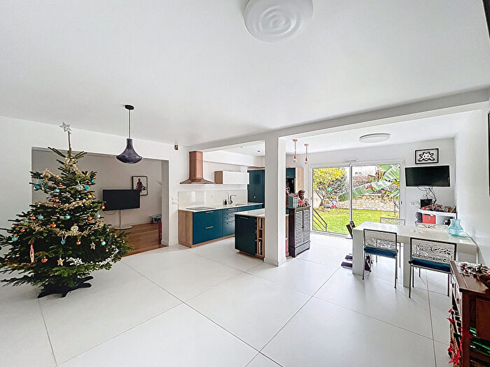 Maison à vendre - Vitry-sur-Seine, Gare, Jean-Jaurès - 13 pièces - 8 chambres