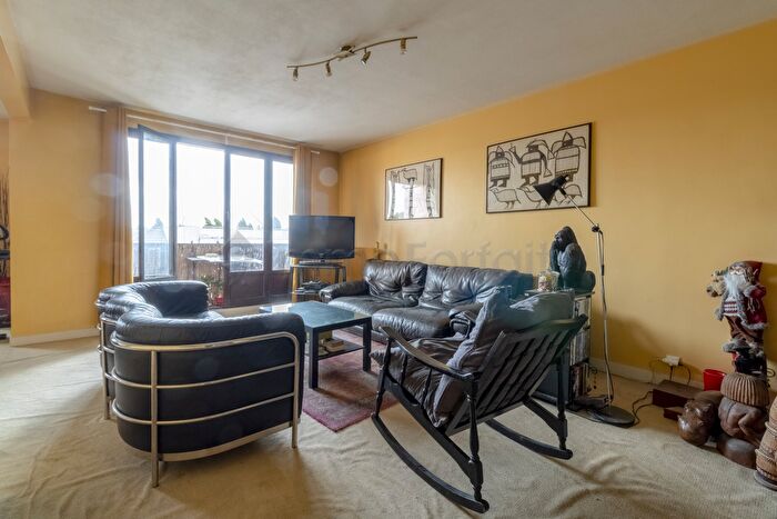 Appartement à vendre - Neuilly-sur-Marne - 5 pièces - 3 chambres