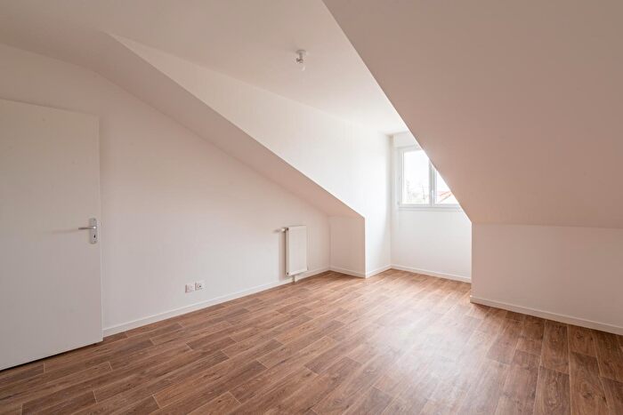 Appartement 3 pièces à Pontault-Combault, Centre commercial, à louer