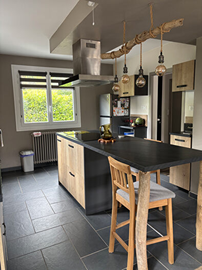 Maison à vendre - Vic-sur-Cère - 6 pièces - 5 chambres