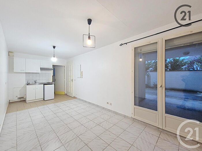 Appartement à louer - Montereau-Fault-Yonne, Ville basse - 1 pièce