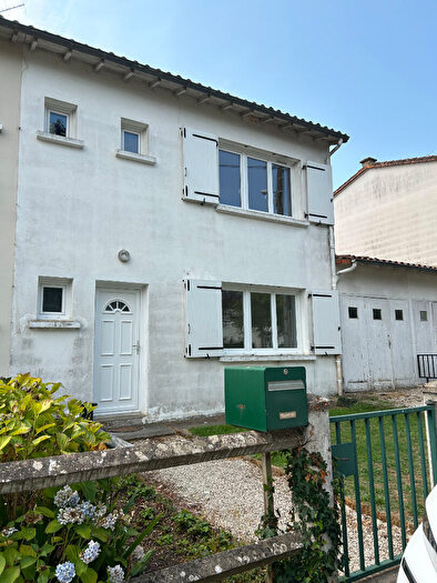 Maison à louer - Civray - 4 pièces - 3 chambres