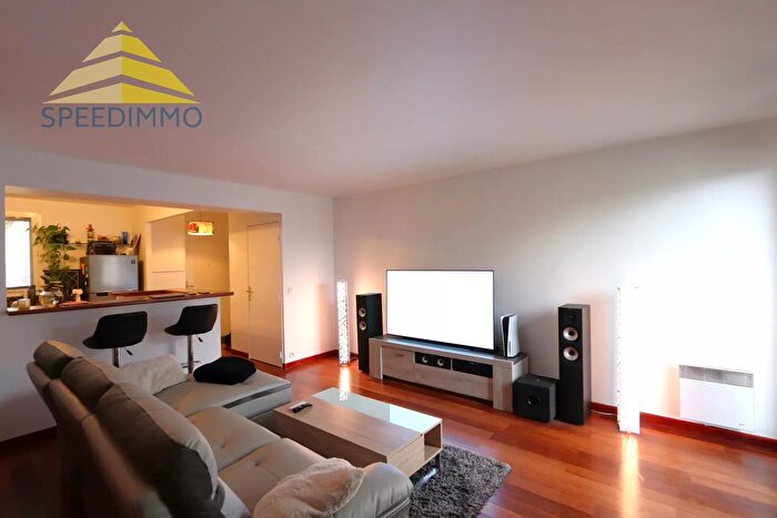 Appartement à louer - Mandres-les-Roses - 3 pièces - 2 chambres