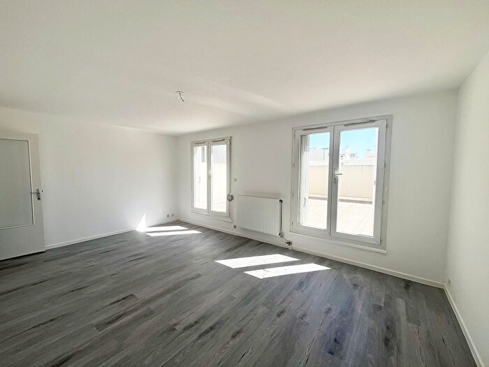 Vitrolles, Bords de l'étang, Tribales, Ferme de Croze : Appartement 3 pièces à vendre