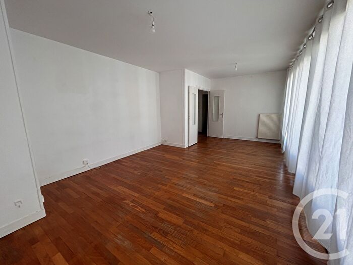 Lisieux, Centre-ville : Appartement 4 pièces à louer