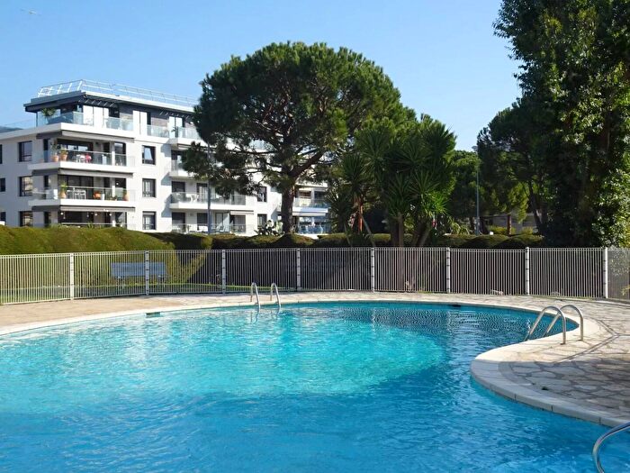 Appartement à louer - Les Rascas-Les Pugets, Saint-Laurent-du-Var - 3 pièces - 2 chambres