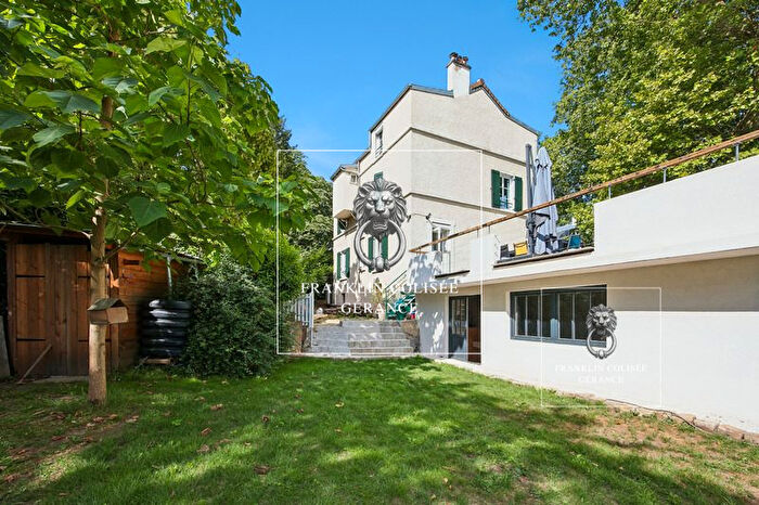 Maison 8 pièces à louer à Louveciennes
