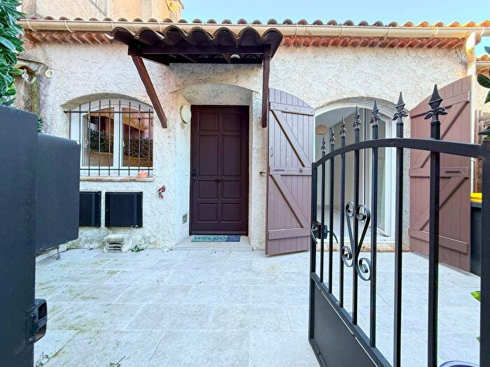 Maison à louer - Esperes, Villeneuve-Loubet - 3 pièces - 2 chambres