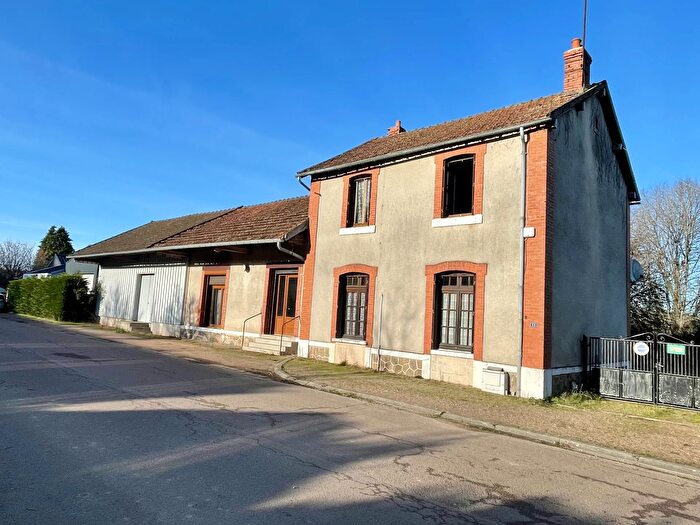 Maison à vendre - Ouroux-en-Morvan - 6 pièces - 3 chambres