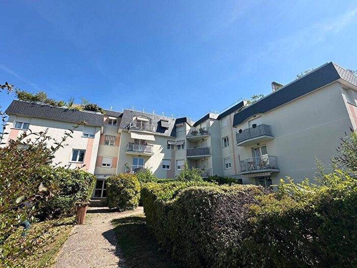 Europe-Nord, Chatou : Appartement 4 pièces à louer