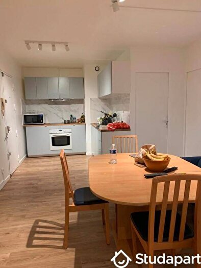 Appartement à louer - Cormiers-Hauts Batons-Champy-Butte Verte, Noisy-le-Grand - 1 pièce - 1 chambre