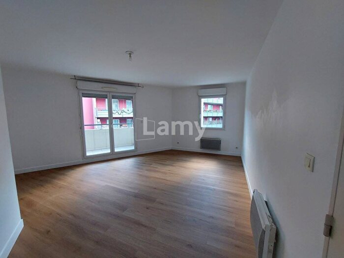 Appartement à louer - Alouette, Nîmes - 3 pièces