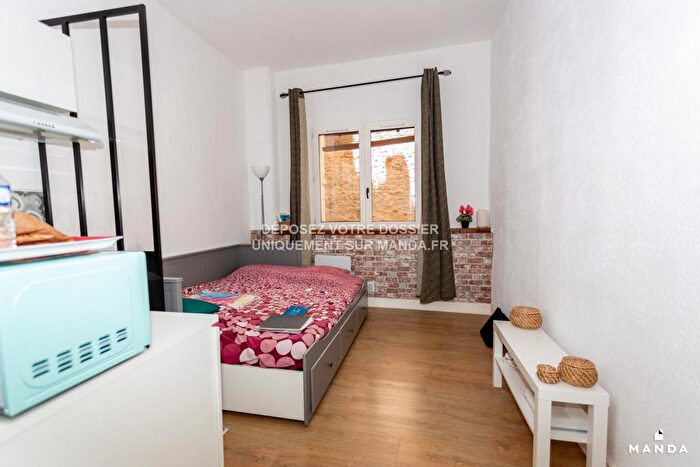Appartement 1 pièce à louer - Nîmes, Ecusson, Arènes