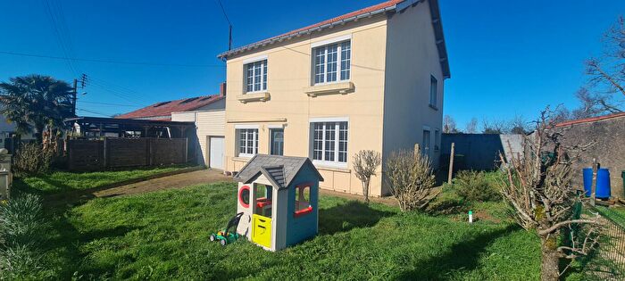 Maison à vendre - Saint-Crespin-sur-Moine - 5 pièces - 3 chambres