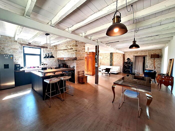 Maison à vendre - Saint-Chamarand - 4 pièces - 1 chambre